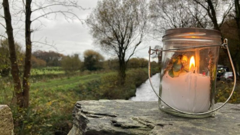 Mam 'mewn hunllef' wedi marwolaeth pedwar dyn ifanc - BBC Cymru Fyw