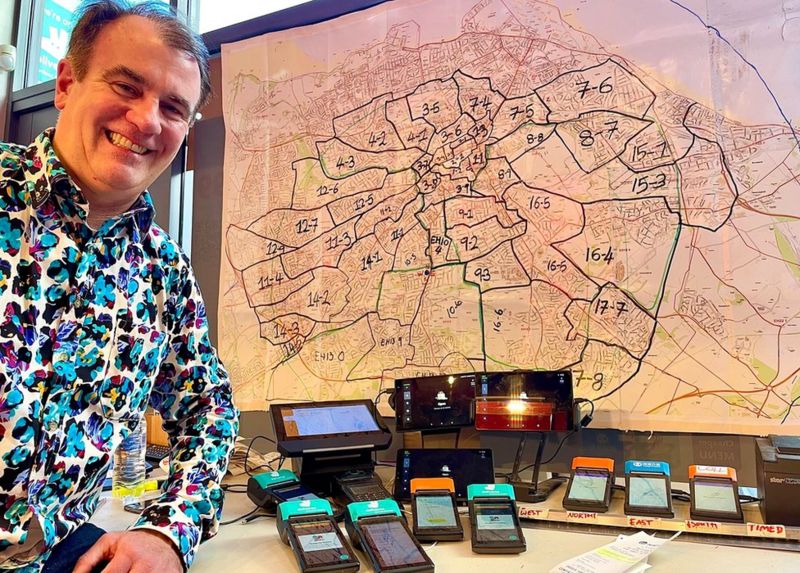 Takeaway owner offers free pizzas to everyone in Edinburgh - BBC News