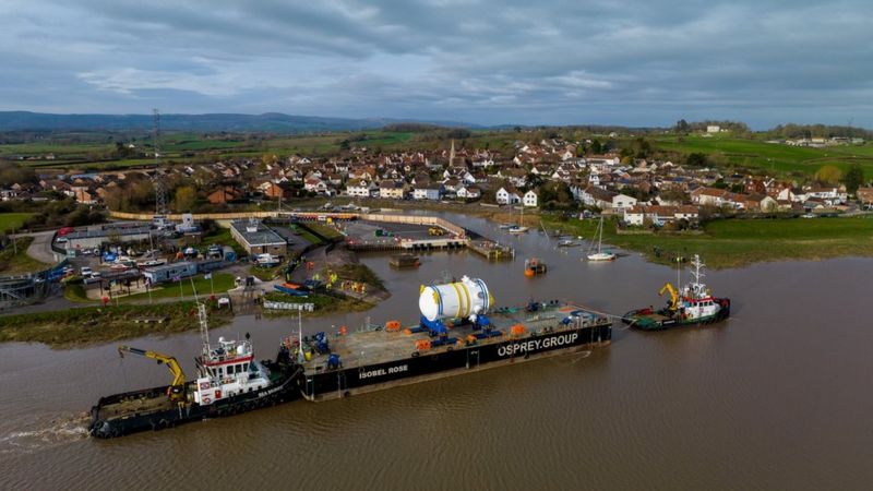 Somerset: Nuclear reactor arrives at Hinkley C power station - BBC News