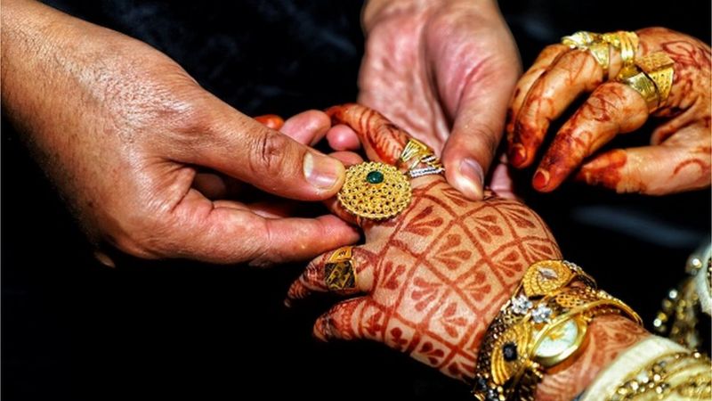 Polygamy: Muslim women in India fight 'abhorrent' practice - BBC News