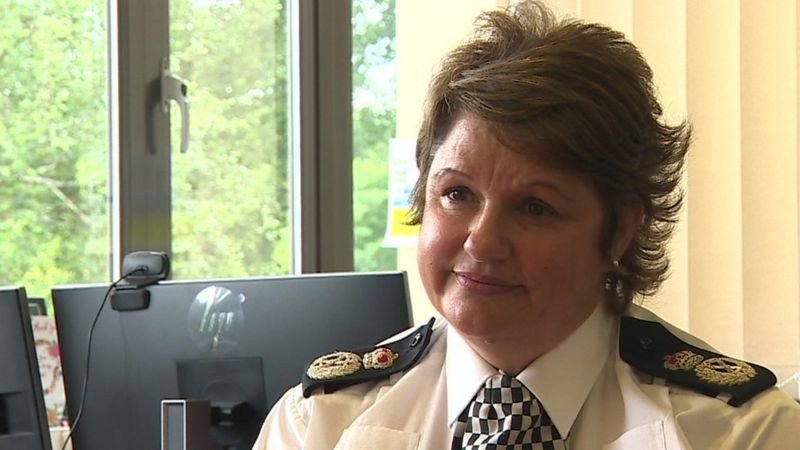 Crime victims 'hesitant' to report them over court delays - BBC News