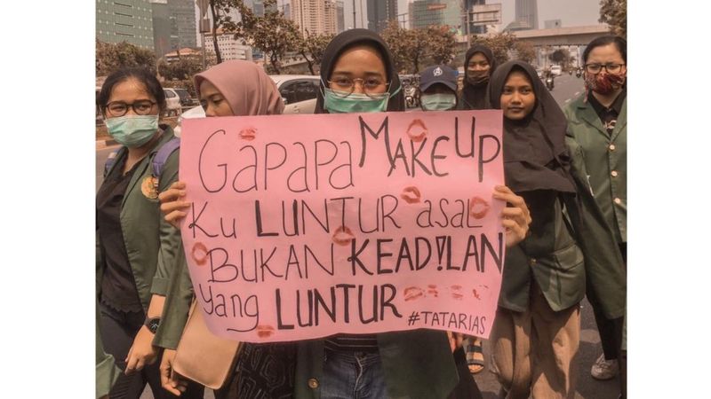 Demo mahasiswa era media sosial: Poster lucu, penggalangan dana publik ...
