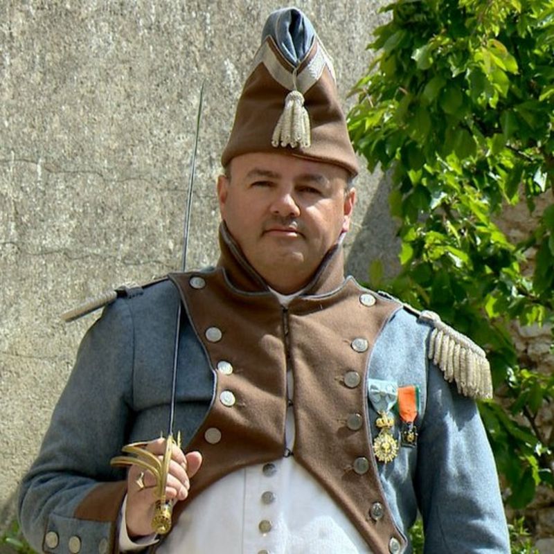 Napoleon's incendiary legacy divides France 200 years on - BBC News