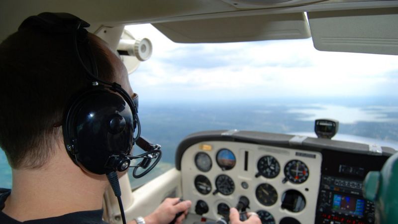 Piloto de avião, a profissão para a qual não há crise - BBC News Brasil