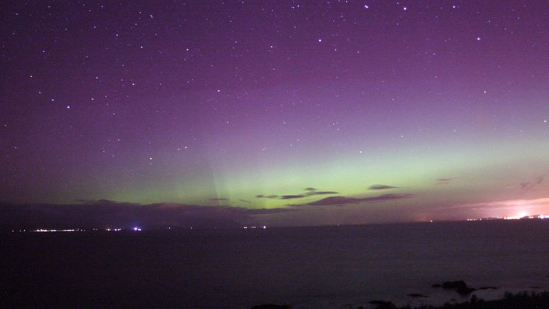 In pictures: Spectacular aurora lights up Scotland - BBC News