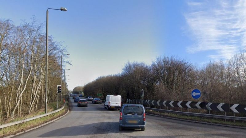 Council to replace crossings on major Derby roundabout - BBC News