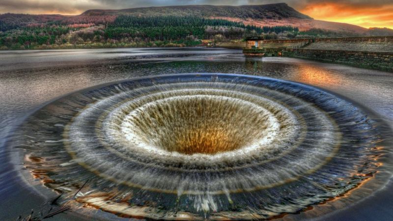 Ladybower Reservoir's overflowing 'plug holes' attract photographers ...