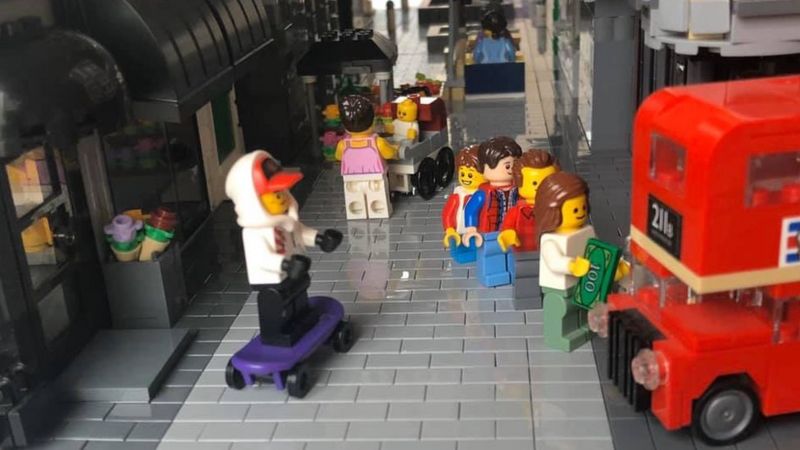 Coronavirus: Lego used to recreate Holy Week scenes - BBC News