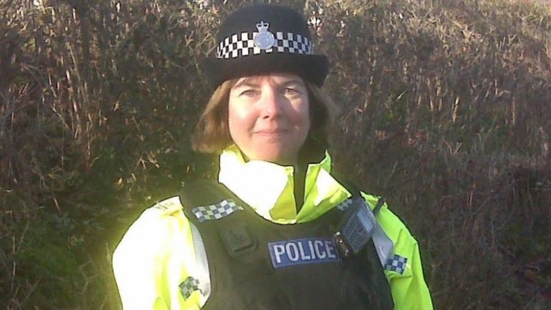 Texting drivers: Penalty points and fines to double - BBC News