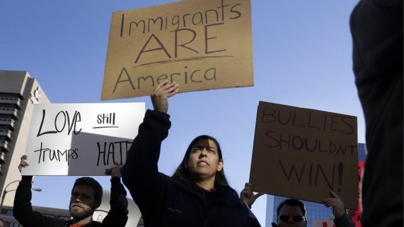 Mexico steps up help for citizens in US after Trump win - BBC News