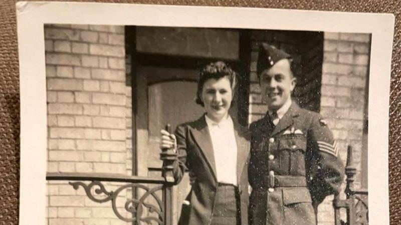 Their plane went down - how this WW2 Canada crew survived - BBC News