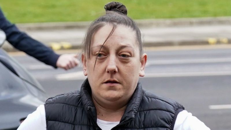 Kaylea Titford: Parents jailed for letting neglected teen die - BBC News