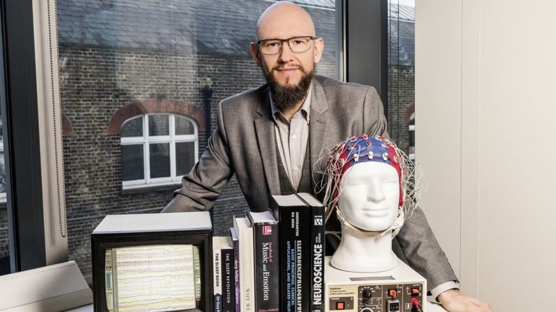 Tom Middleton: DJ's album is designed to send you to sleep - BBC News