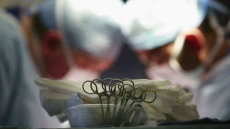 Vaginal mesh implant patients meet MPs - BBC News