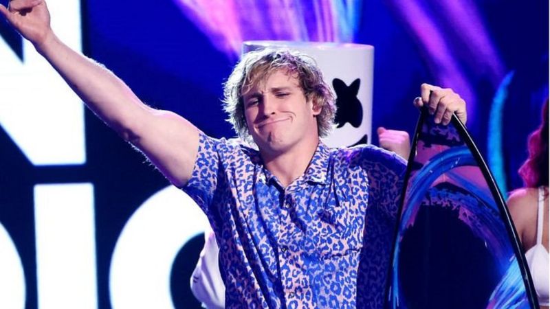 Apple's Tim Cook keeps nephew off social media - BBC News