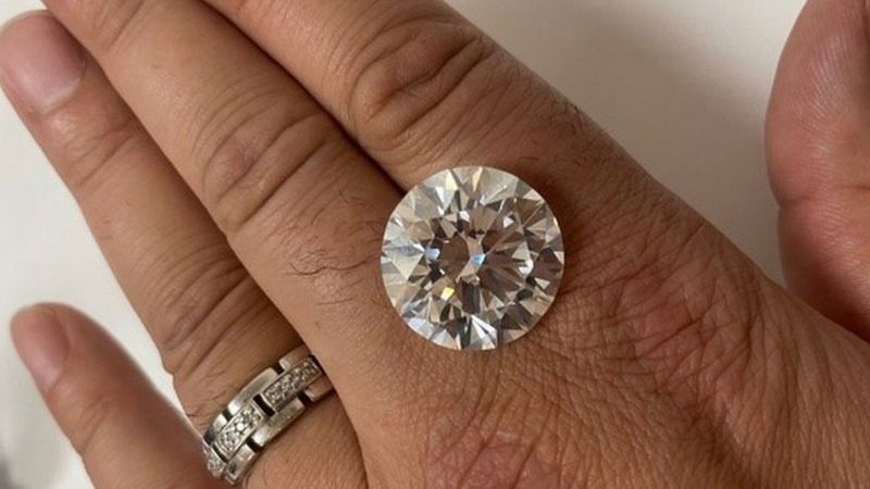 The Enigma: Mysterious black diamond up for auction - BBC News