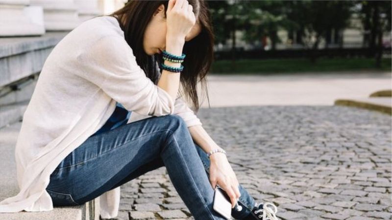 NI hospitals see 28 self-harm cases daily - BBC News