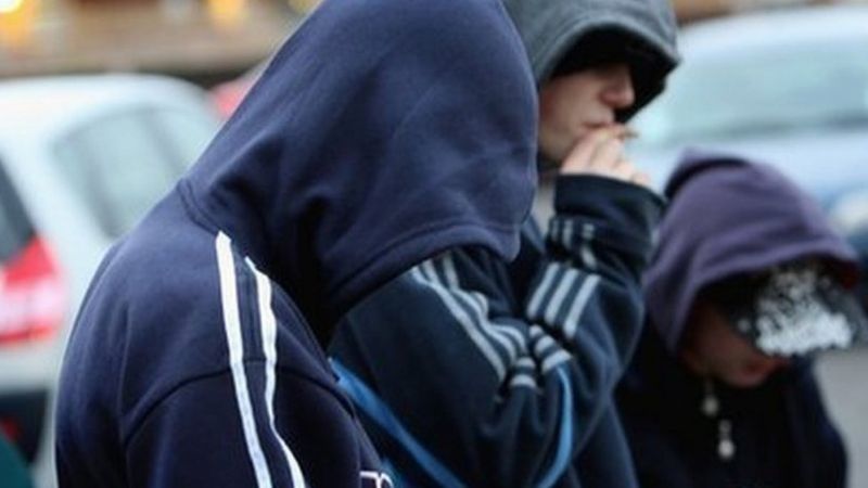 Teens in care 'abandoned to crime gangs' - BBC News