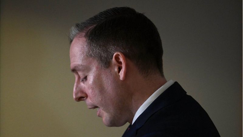 Givan resignation triggers fresh political crisis in NI - BBC News