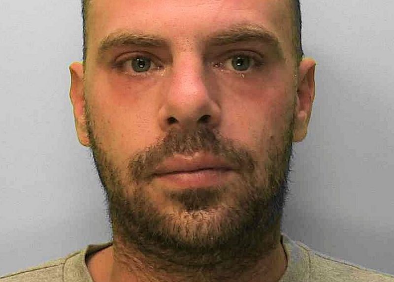 Liam Hanley jailed for stabbing girlfriend 39 times in bath - BBC News