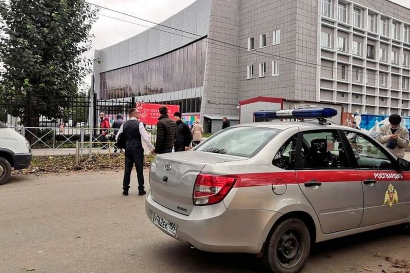 Russia shooting: Gunman kills six at Perm University - BBC News