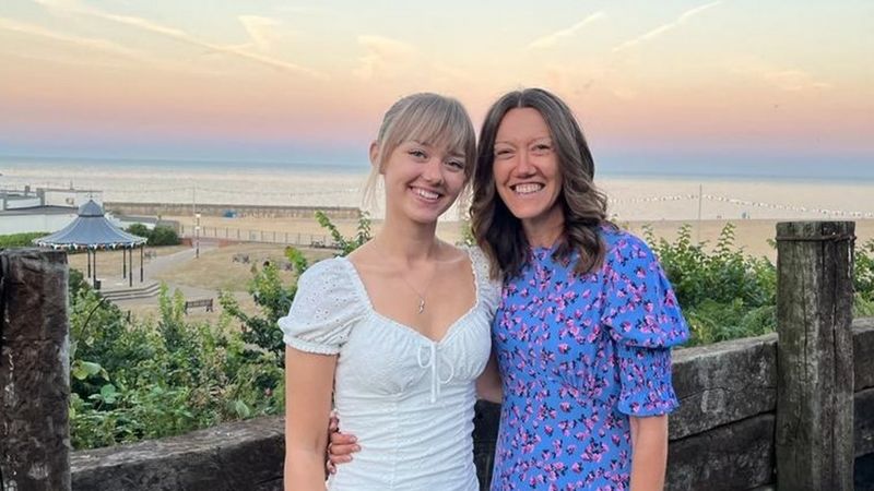 Chronic fatigue syndrome: 'Crocheting is my therapy' - BBC News