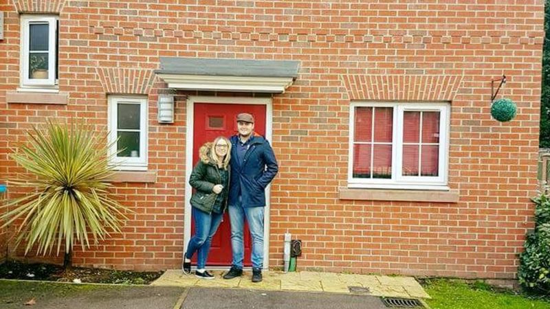 How to own a home by the age of 25 - BBC News