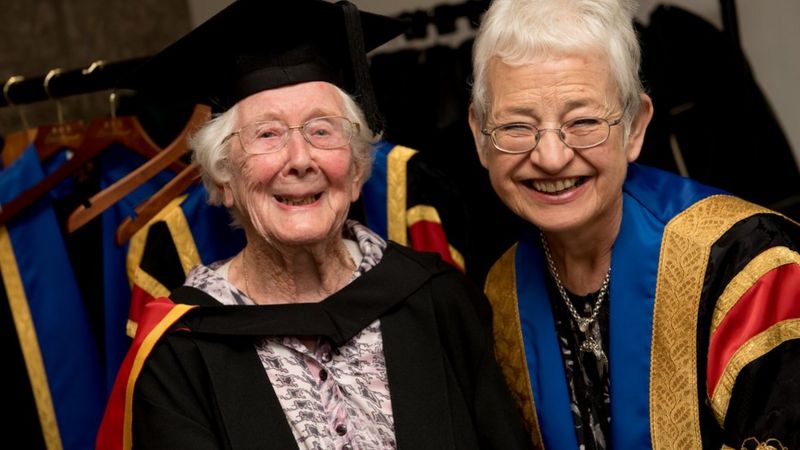 Retired teacher, 98, receives honorary degree - BBC News