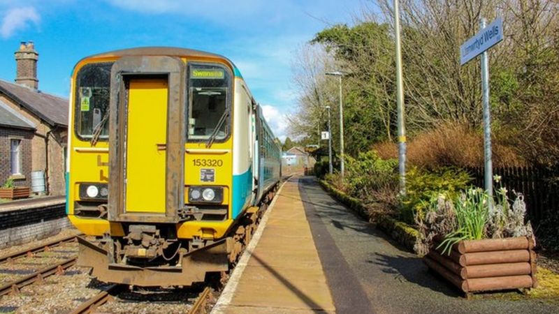 Heart of Wales line: Call for more frequent services - BBC News