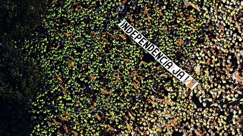 Catalan independence rally: Thousands gather in Barcelona - BBC News