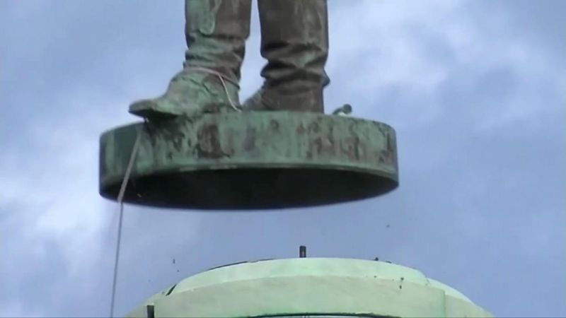 KKK rally in Virginia leads to rival protests and clashes - BBC News