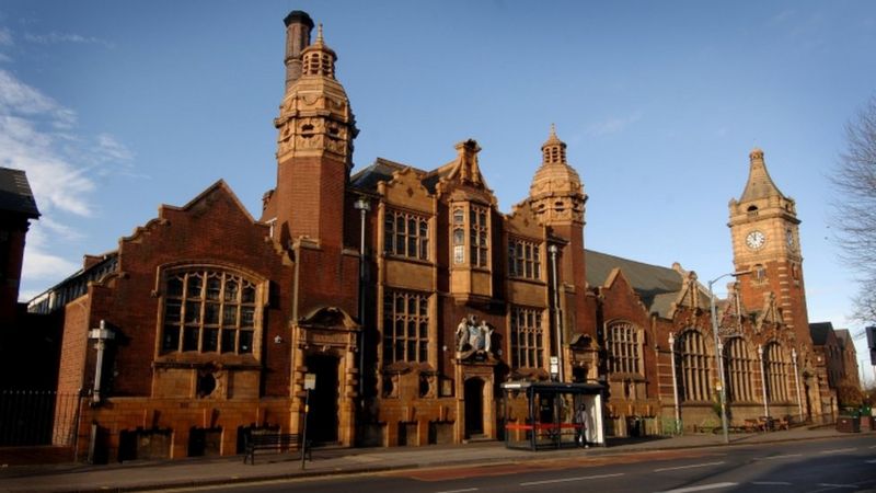 Moseley Baths and Yorkshire mansion under threat - BBC News