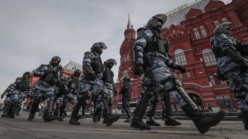 Protests across Russia see thousands detained - BBC News