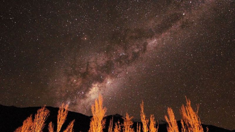 Stargazer captures night sky from Sheffield garden - BBC News