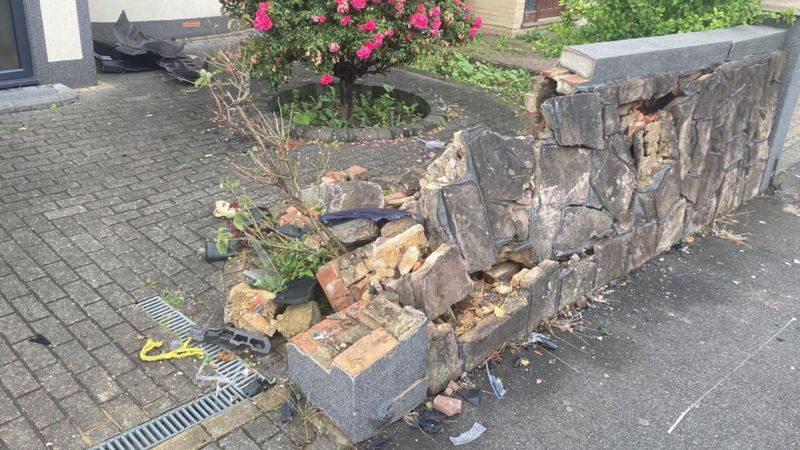 Luton front garden by roundabout crashed into twice - BBC News