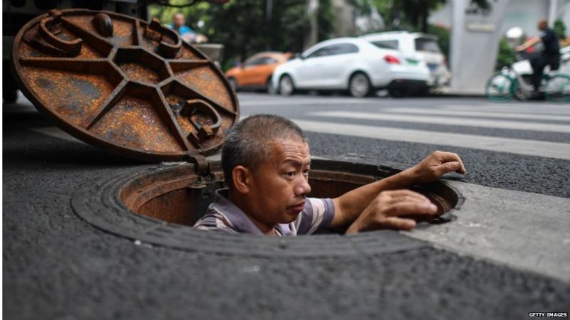 Manhole cover thieves 'may get death sentences' in China - BBC News
