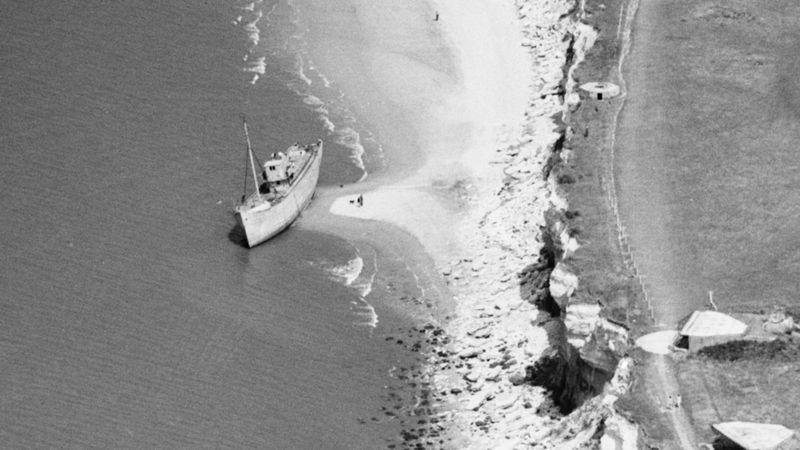 Photos show impact of time on Norfolk beach wreck - BBC News