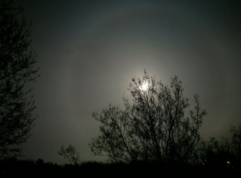'Amazing' moon halo seen from the West Country - BBC News