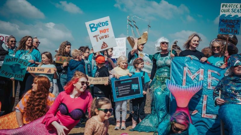 Wild swimmers are getting sick from sewage, campaigners say - BBC News