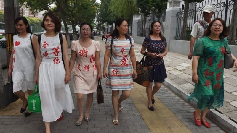 Zhao Wei: Chinese rights activist released from jail - BBC News