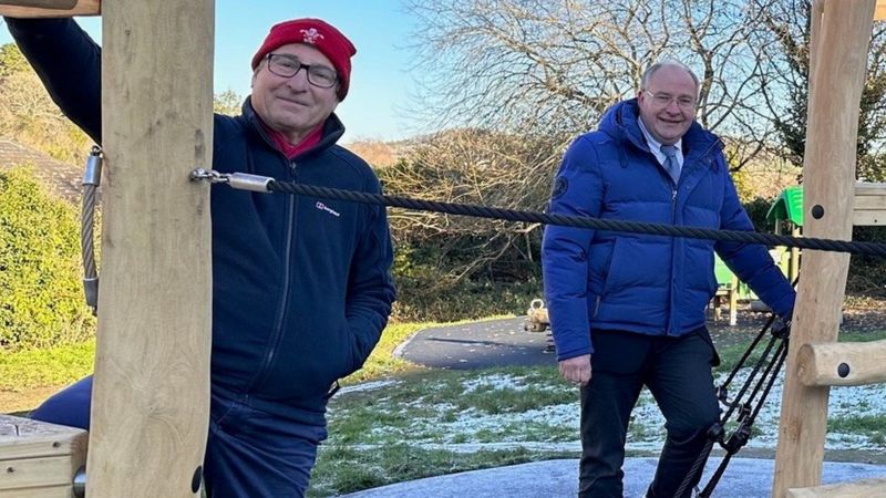Children and parents lead design of Totnes play park - BBC News
