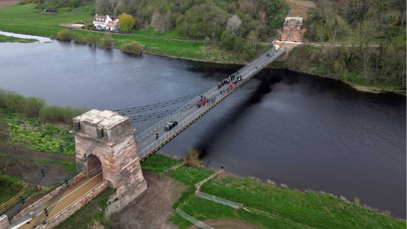 In pictures: The restoration of the Union Chain Bridge - BBC News