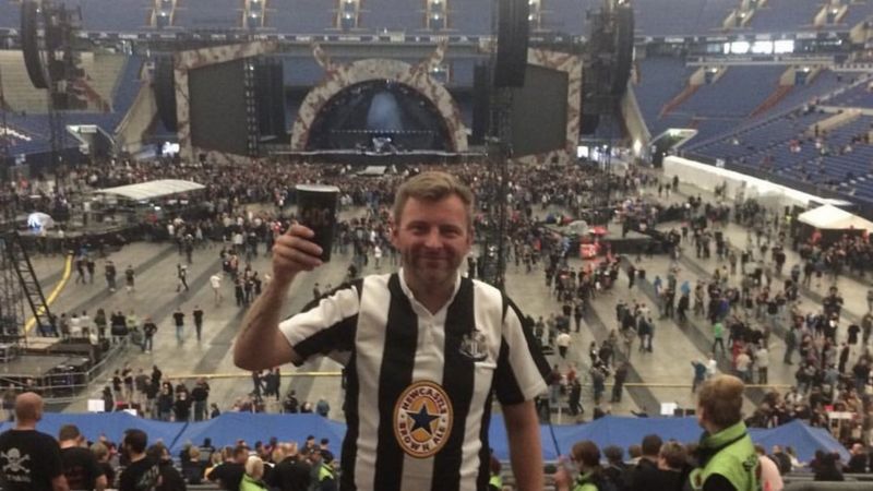 Expat NUFC fans book their flights for Wembley final - BBC News
