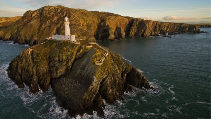 Anglesey's South Stack lighthouse 'set to reopen to public' - BBC News