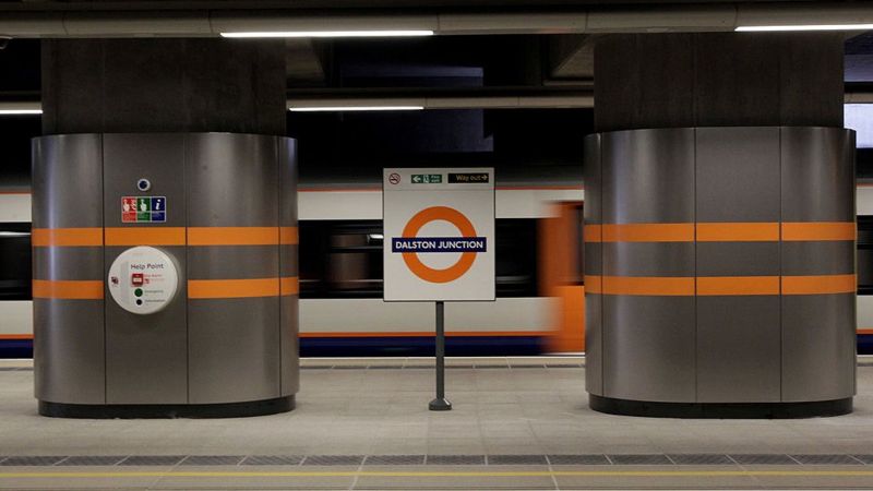 Night Tube: London Overground to get 24-hour service - BBC News