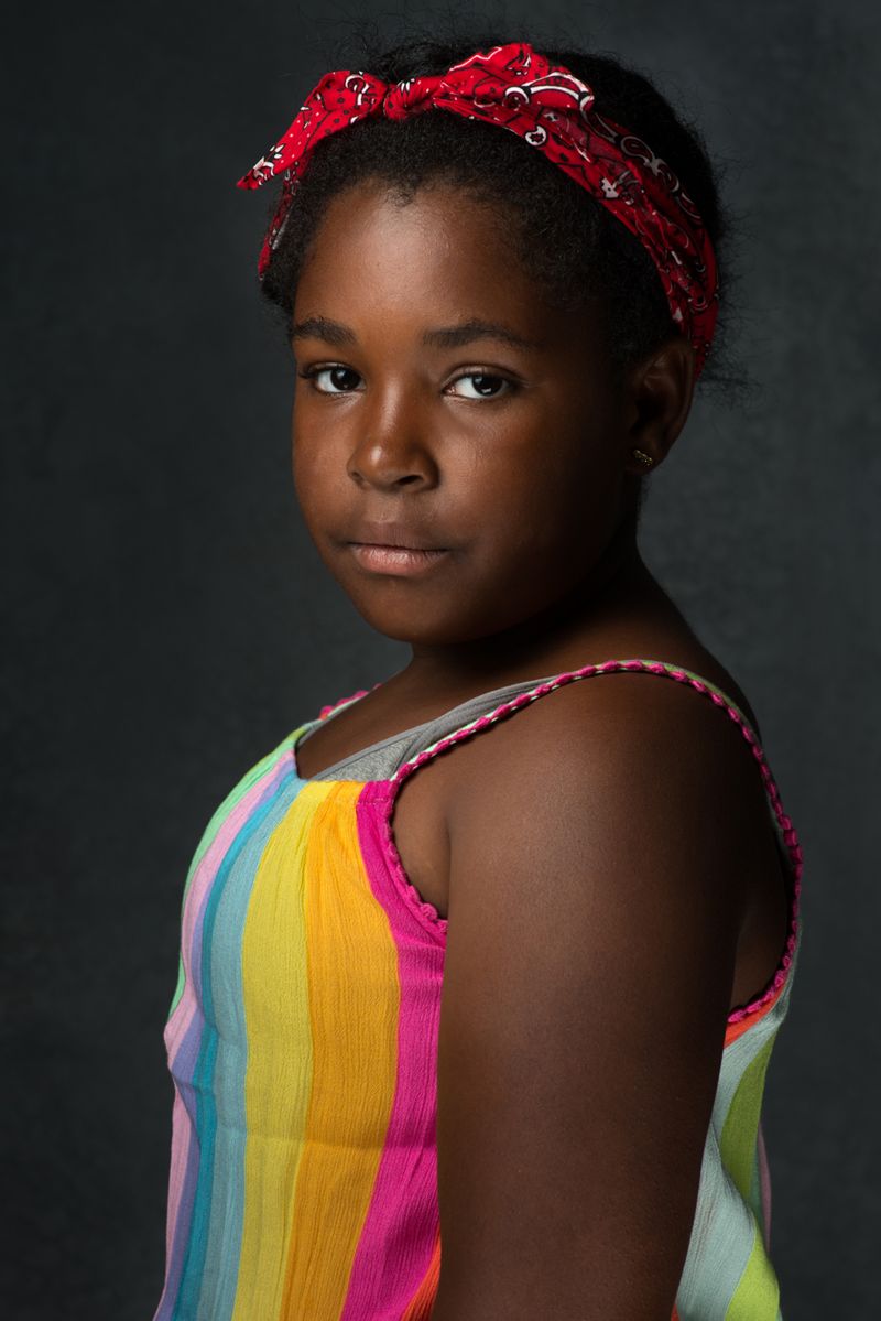 Powerful portraits of girls on the cusp of adolescence - BBC News