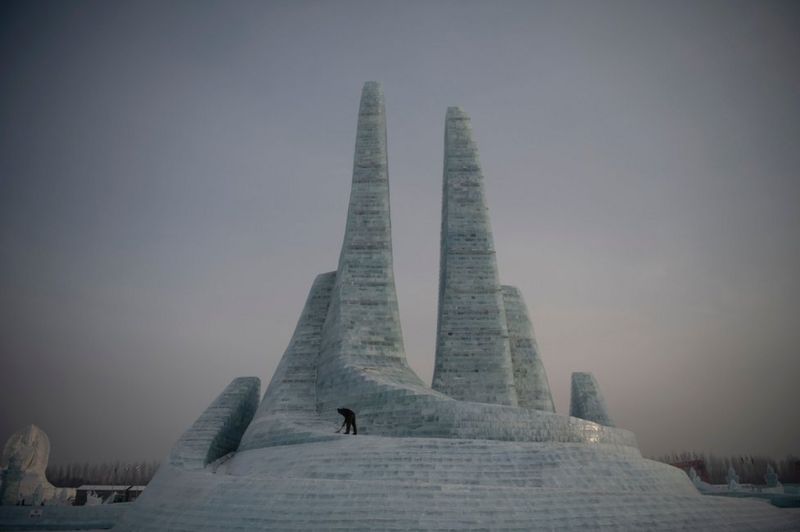 Towering ice palaces at China's Harbin Ice Festival - BBC News