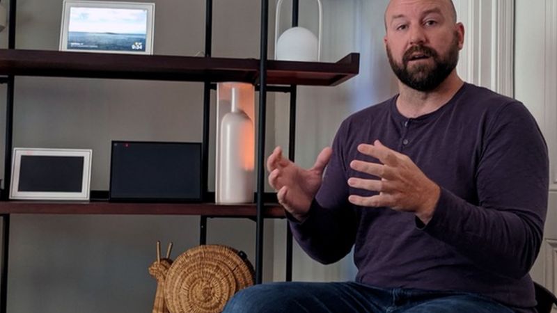 Meta moves to tackle creepy behaviour in virtual reality - BBC News