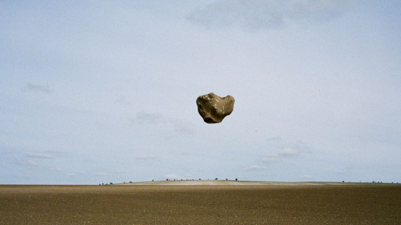 How stone poses became a surreal project - BBC News