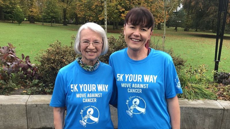 Parkrun: Keeping fit with running after a cancer diagnosis - BBC News